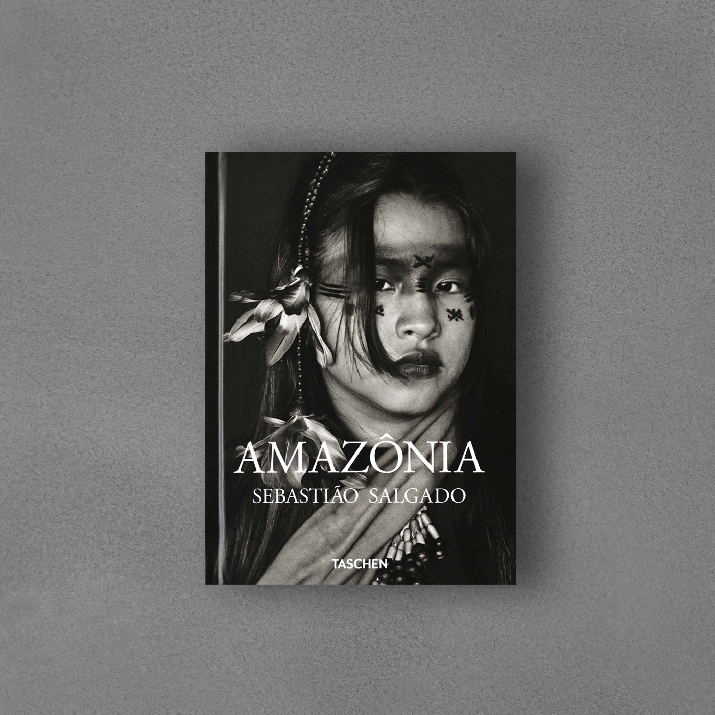 Sebastiao Salgado. Amazônia – Book Therapy